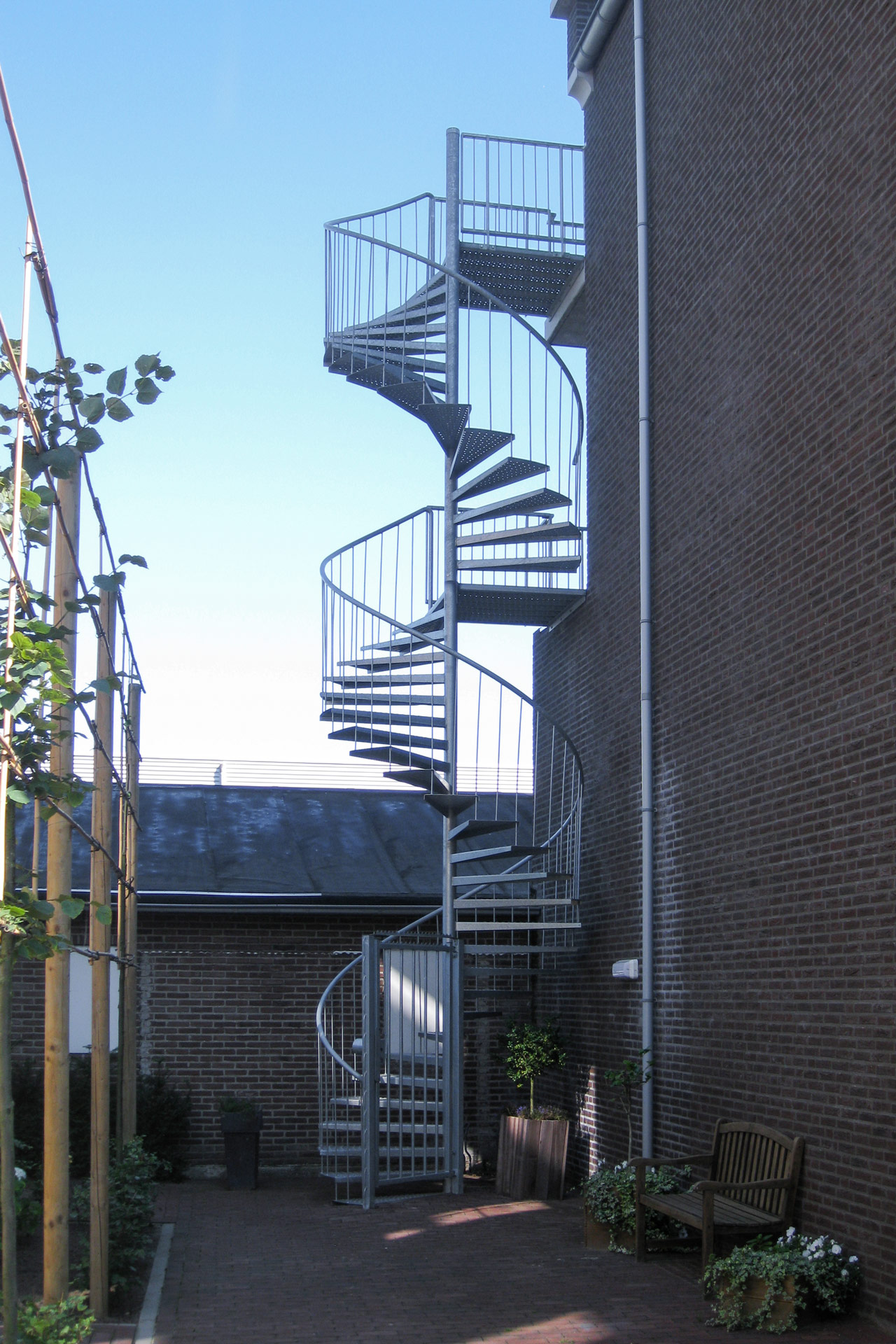 Spiltrap - Baaijens. Meesters in metaal